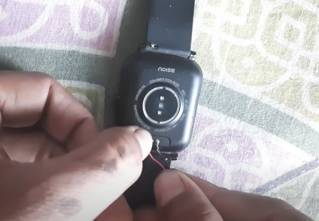 Charging A Smartwatch When You Don’t Have a Charger: 5 Ways! – Gorilla ...